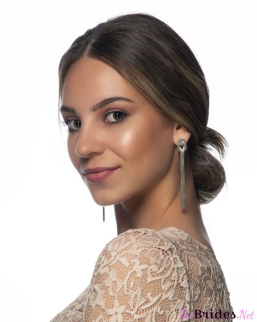 Hungarian Brides: Meet Hungarian Girls for Marriage
