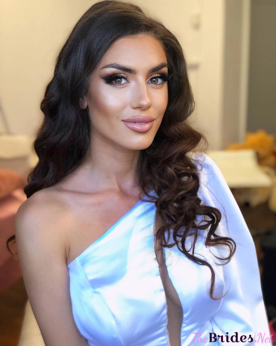 Greek Brides: How to Find Greek Women for Marriage